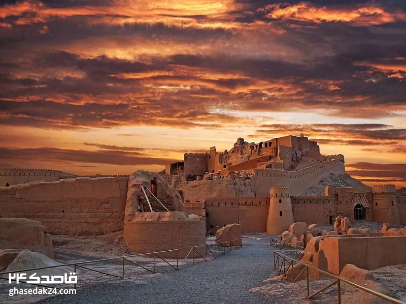 جاهای دیدنی کرمان؛ از قلعه های قدیمی تا باغ های سرسبز